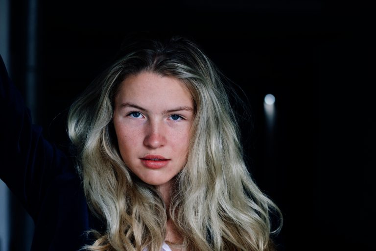 Schauspielerinnen - Schauspielagentur Agentur eins die erste